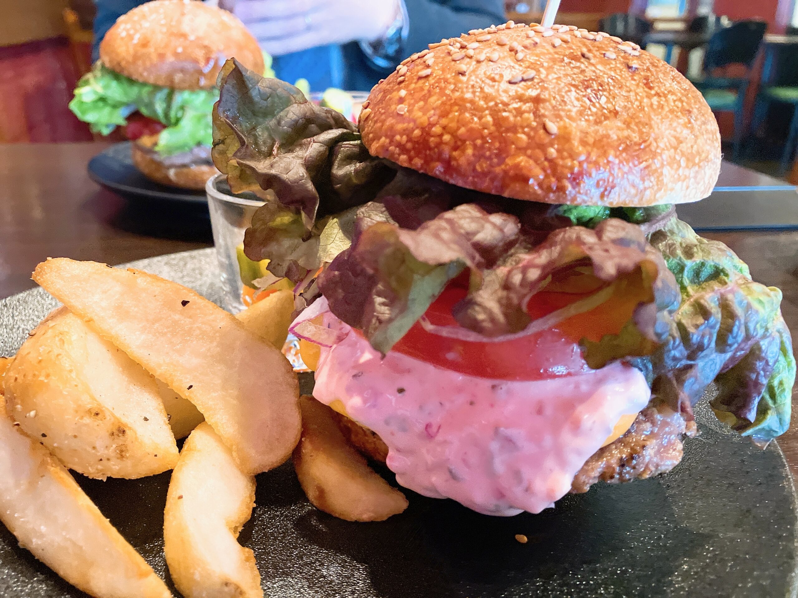 【大衆Bar Dragon Fish+n ドラゴンフィッシュ プラス エヌ】ハンバーガーランチスタート！とっても美味しい☆ | 【 創業65年 ...