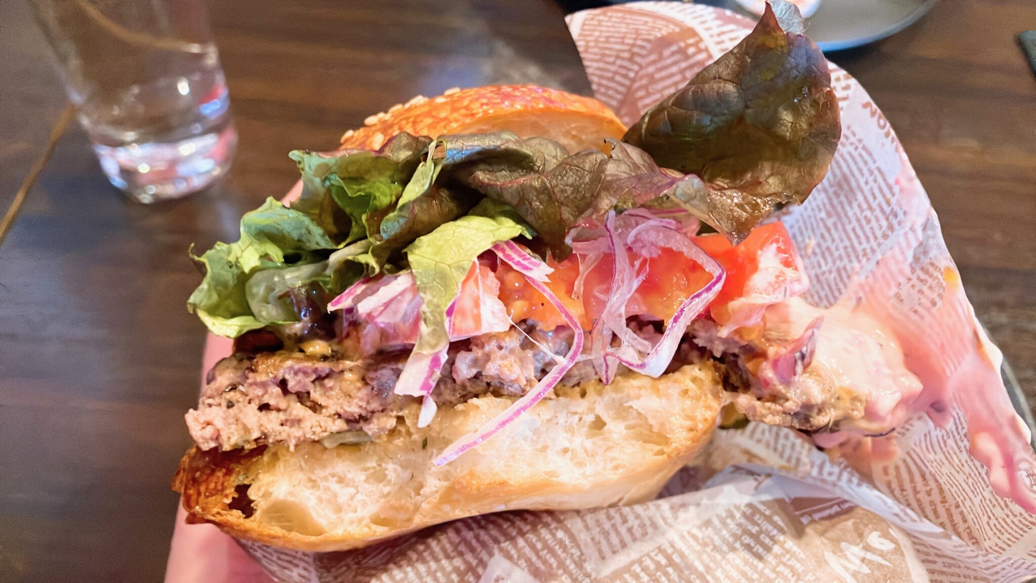 【大衆Bar Dragon Fish+n ドラゴンフィッシュ プラス エヌ】ハンバーガーランチスタート！とっても美味しい☆ | 【 創業65年 ...