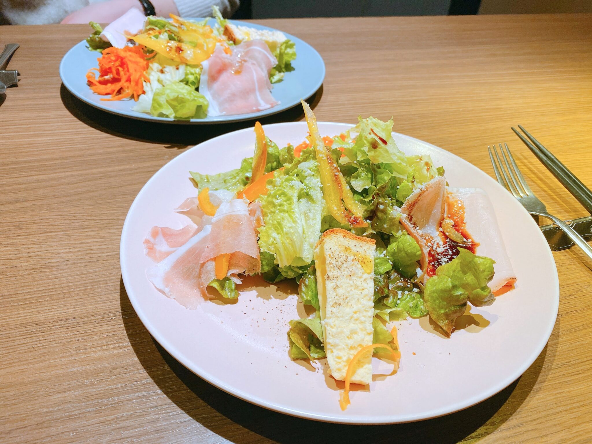 【Kitchen＆Bar SABO（サボ）】お祝いプレート可愛い☆インスタ映えのピザもとっても美味しかった！サラダお替り無料最高だった ...