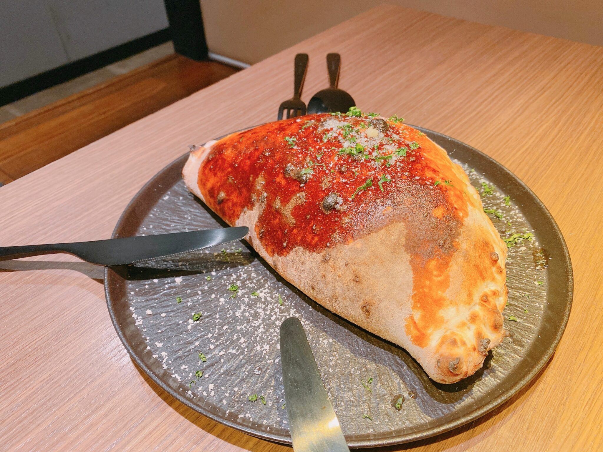 【Kitchen＆Bar SABO（サボ）】お祝いプレート可愛い☆インスタ映えのピザもとっても美味しかった！サラダお替り無料最高だった ...