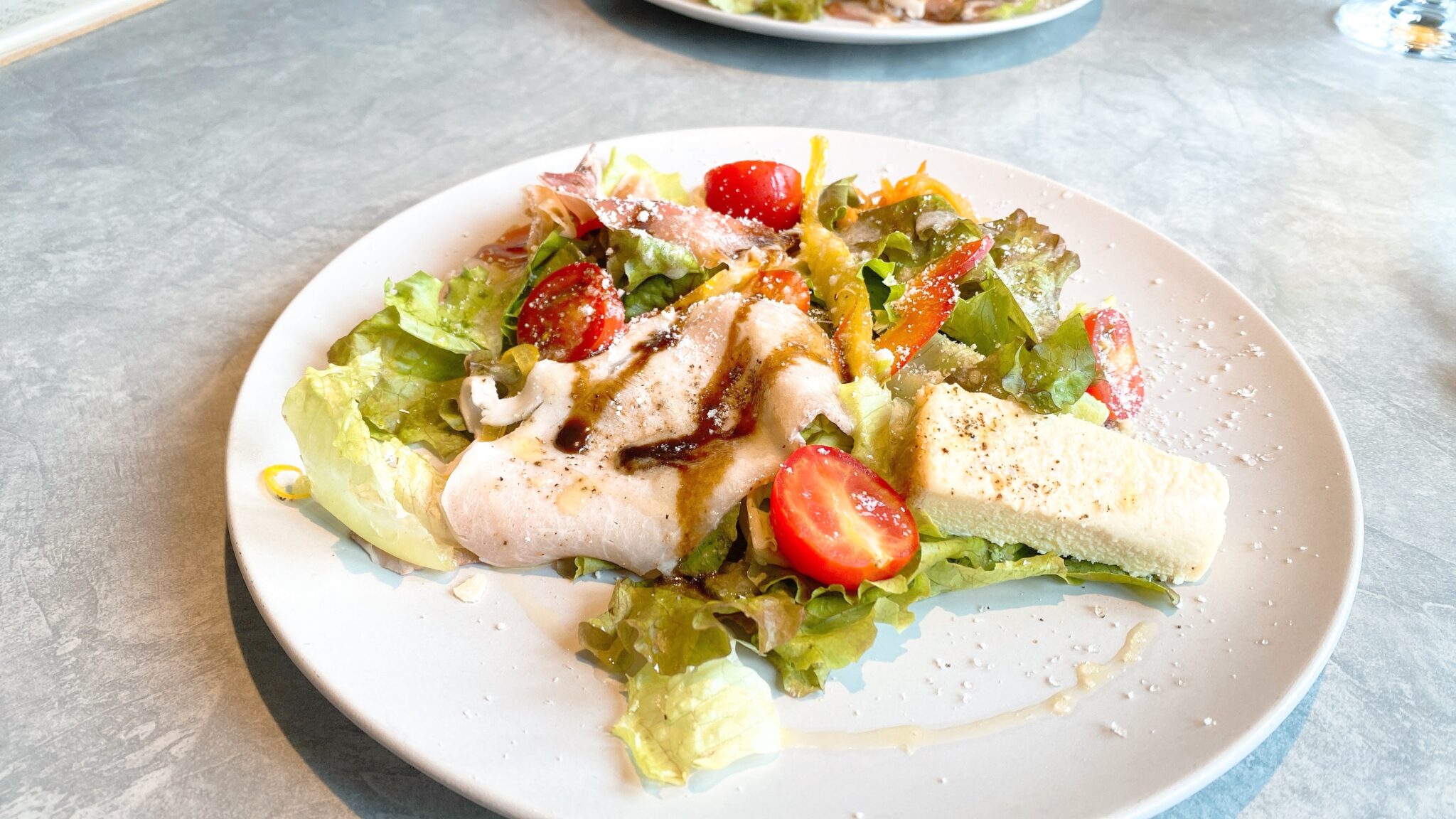 【Kitchen＆Bar SABO（サボ）】食べ放題のサラダめちゃくちゃ美味しい！ドリンクお替り自由な美味しいイタリアン☆ | 【 創業65年 ...