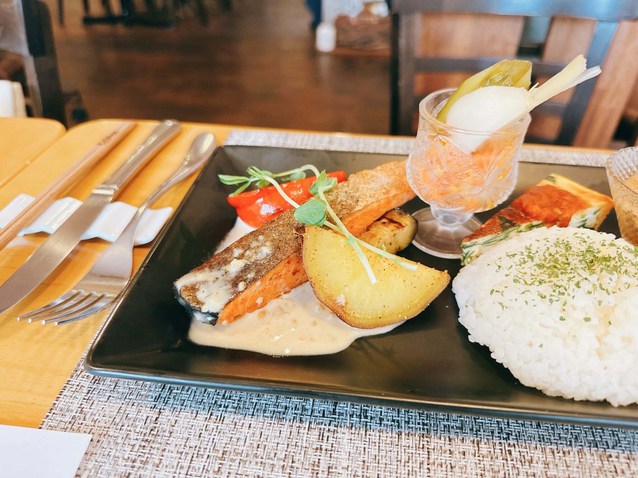 【KENzo Cafe&Bar（ケンゾカフェアンドバール）】お洒落なワンプレートランチ！デザートも美味しい | 【 創業65年 】芹田不動産 ...